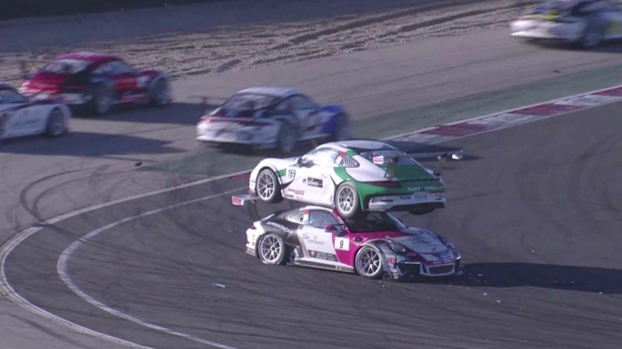 Freak (Near) Crash At The Porsche Cup – TGDaily
